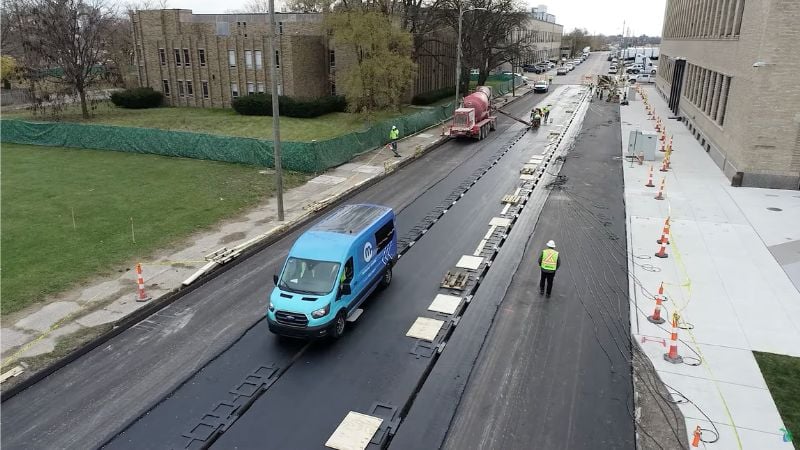Detroit Tests Nation’s First Wireless EV Charging Road - News