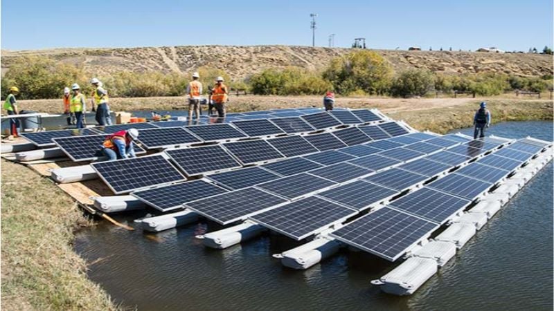 Exploring the Potential of Floating Solar Farms - Tech Insights