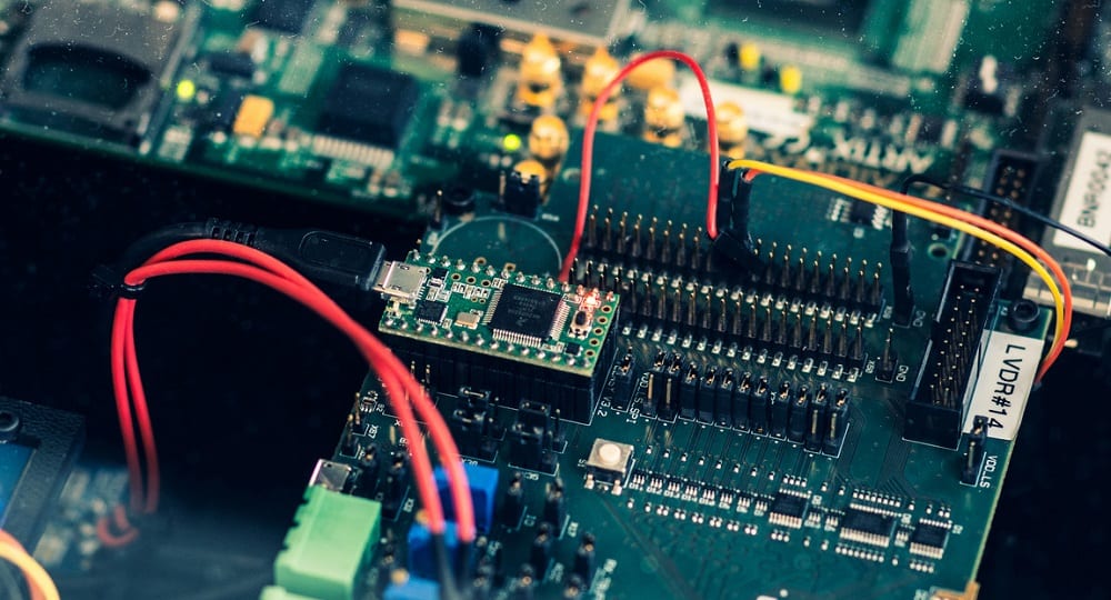 0.8V-Transceiver Integrated with Industry-Standard Arm Cordio IP for ...