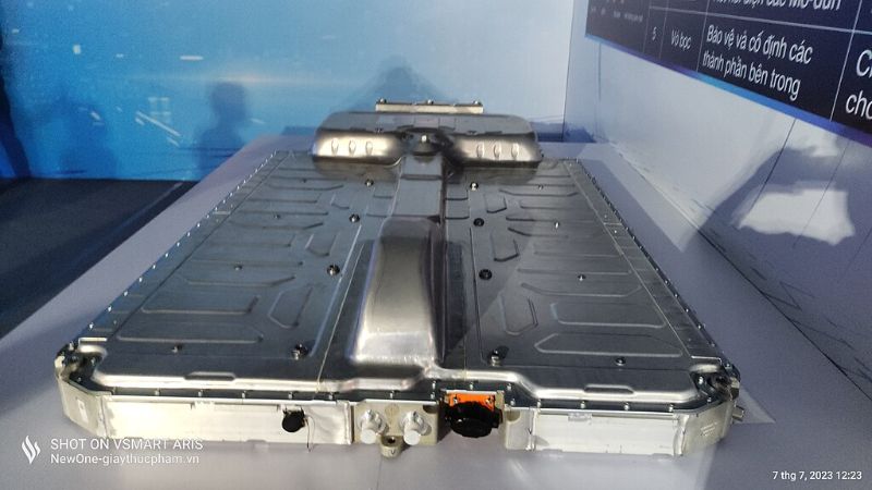 Breakthroughs in Diamond, EV, and Sodium-Ion Batteries - Tech Insights